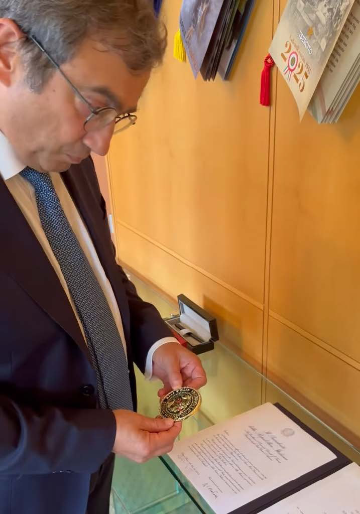 The new Italian Ambassador to the United States presents his ...